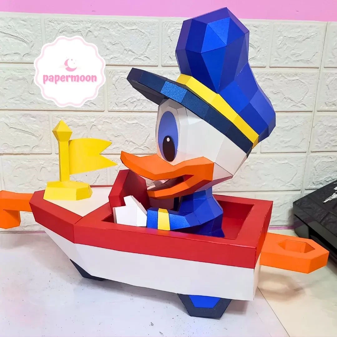 #3 Train Disney: Donald Baby Low Poly Papercraft